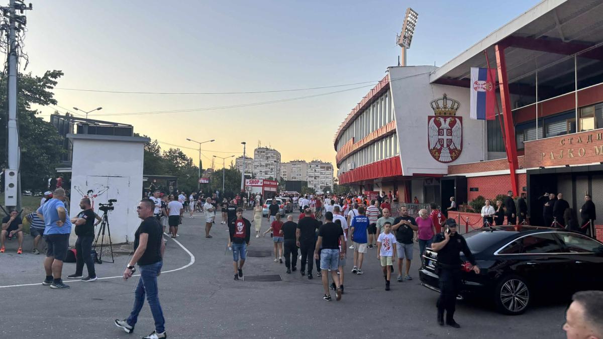 Το σκηνικό έξω από το Stadion Rajko Mitić (Φώτος Kerkida) | Kerkida.net